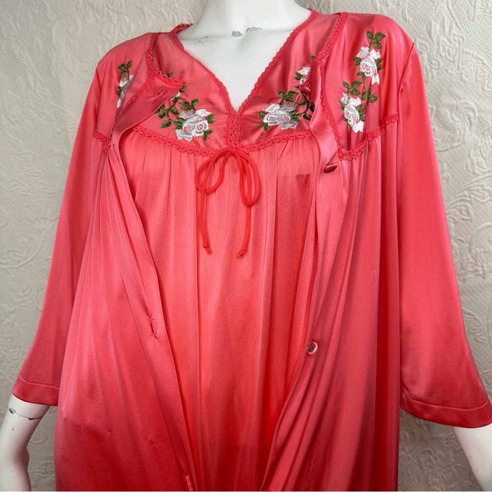 Vtg Lorraine Nylon Embroidered Nightgown & Robe Set - Gem